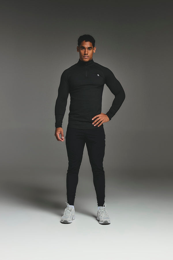 Training joggers in black for a stylish & comfortable fit